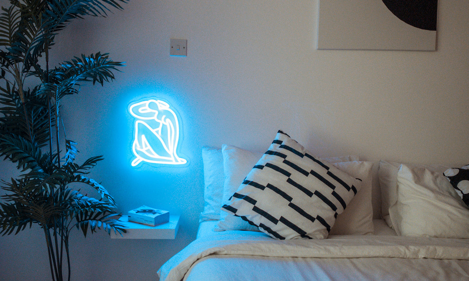 Custom LED – Vertical Design dxb