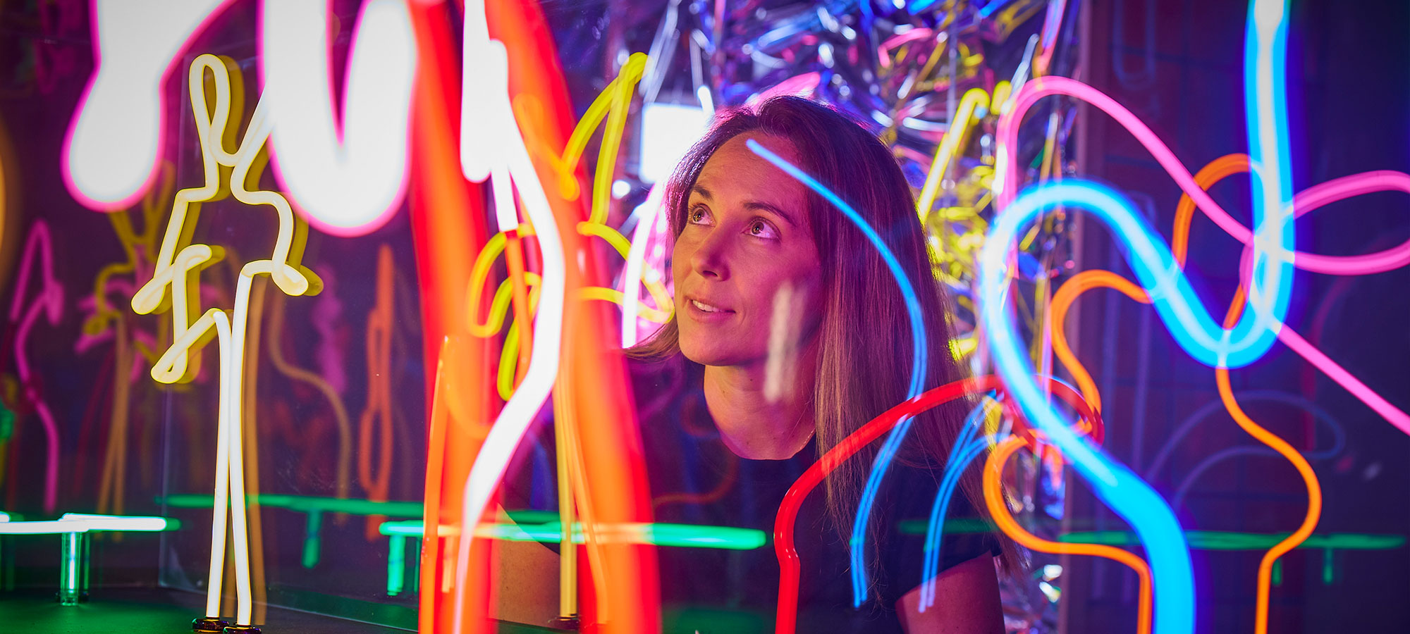 Custom Neon and LED light – Vertical Design dxb