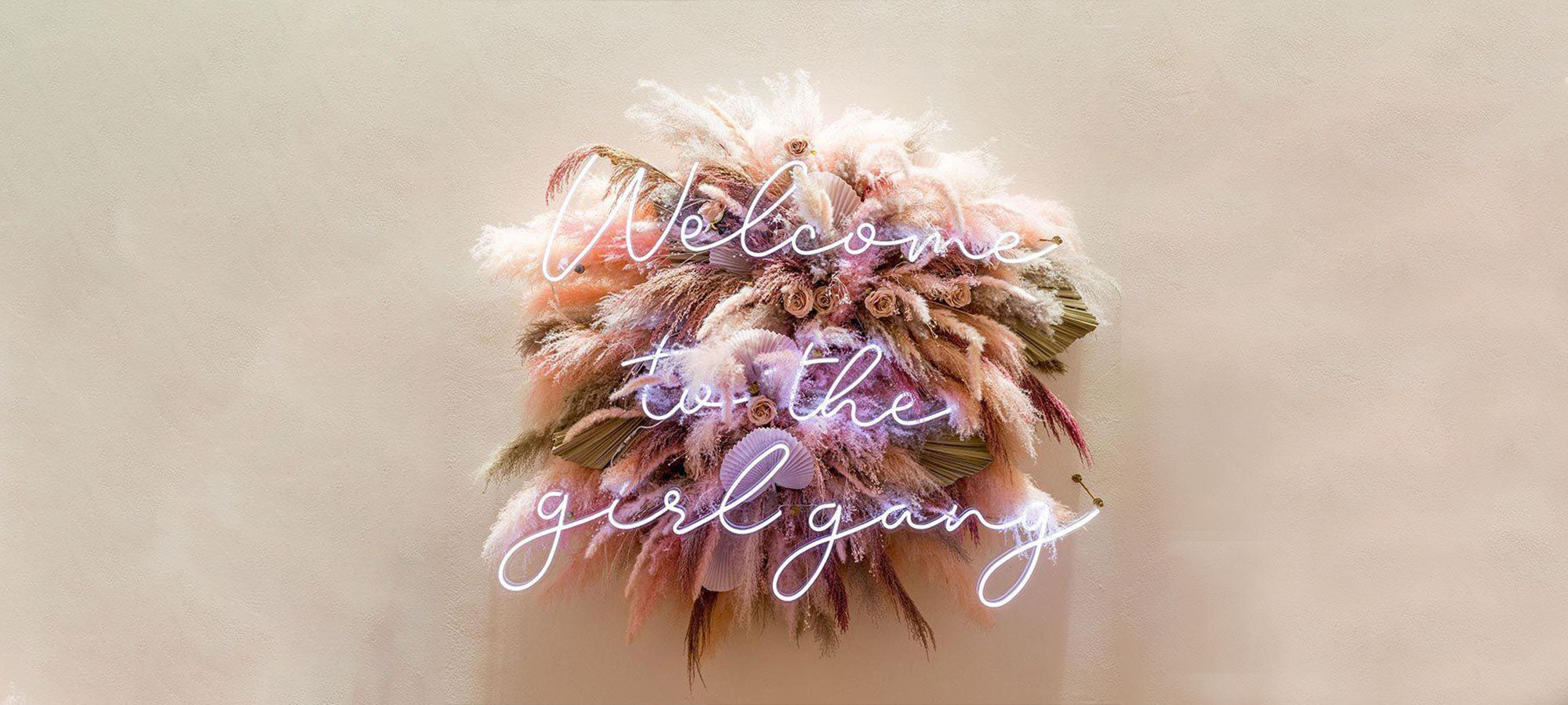 Custom Neon and LED light – Vertical Design dxb