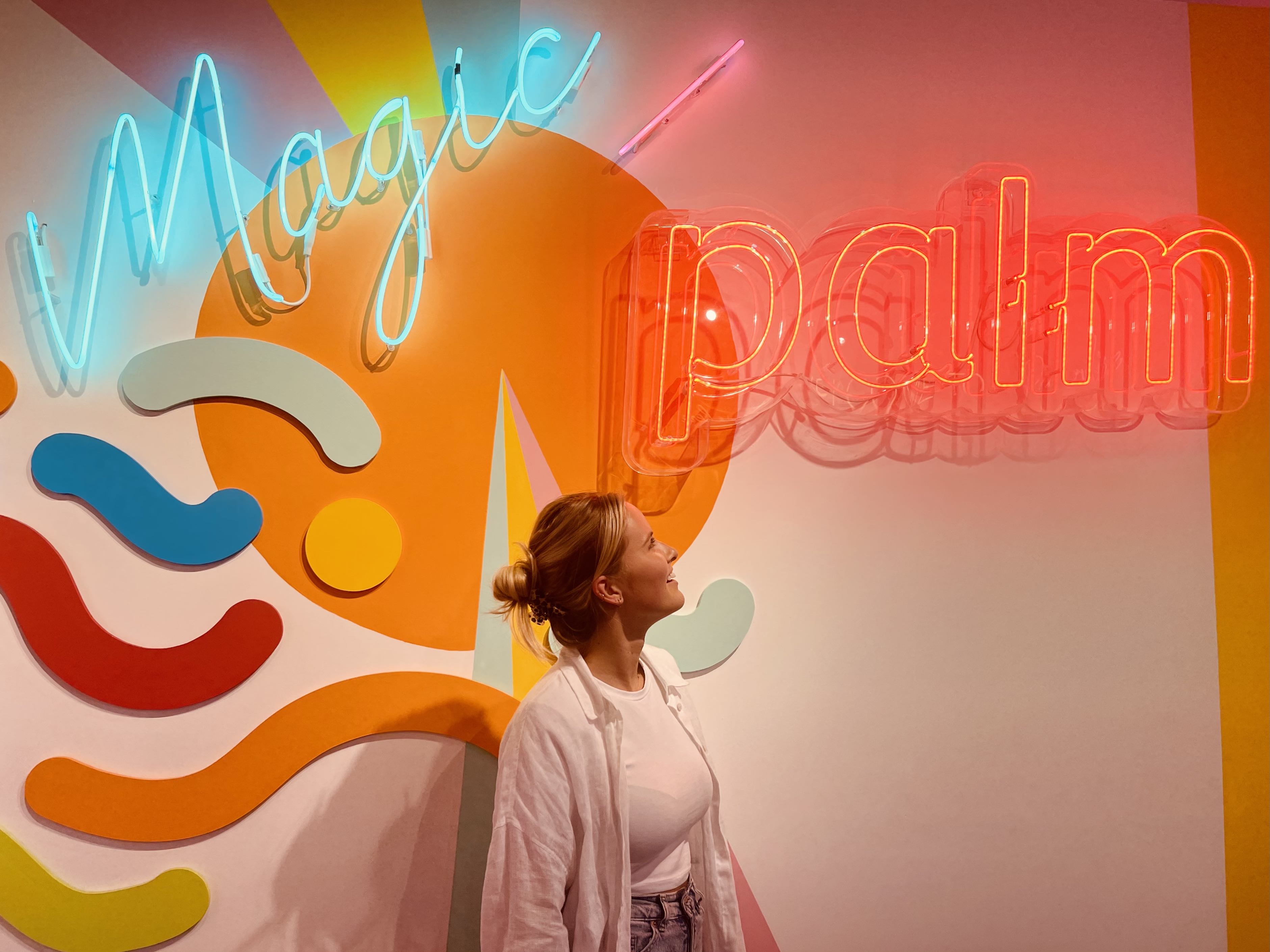 Custom Neon and LED light – Vertical Design dxb